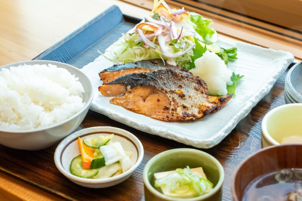 和食と洋食がどちらも楽しめる『和伊`s dining kitchen 向日葵（ひまわり）』のランチメニュー全部見せます！ - MUSUBI-BA南魚沼市事業創発拠点六日町駅中コワーキング