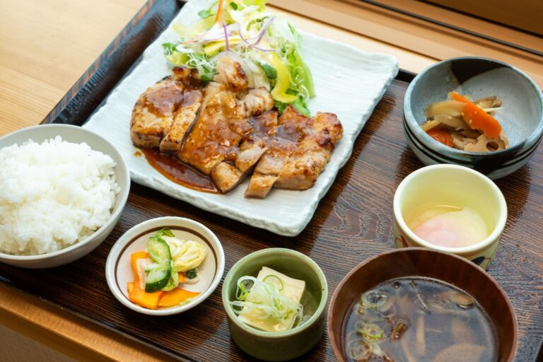 和食と洋食がどちらも楽しめる『和伊`s dining kitchen 向日葵（ひまわり）』のランチメニュー全部見せます！ - MUSUBI-BA南魚沼市事業創発拠点六日町駅中コワーキング