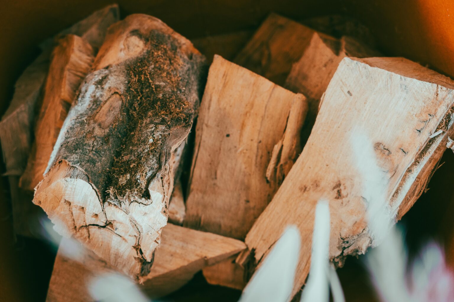 炎を囲み、未来を語り、心に火が灯る場所。南魚沼の薪ストーブ×コワーキング空間「MAKINO-BA」 - MUSUBI-BA南魚沼市事業創発拠点六日町駅中コワーキング