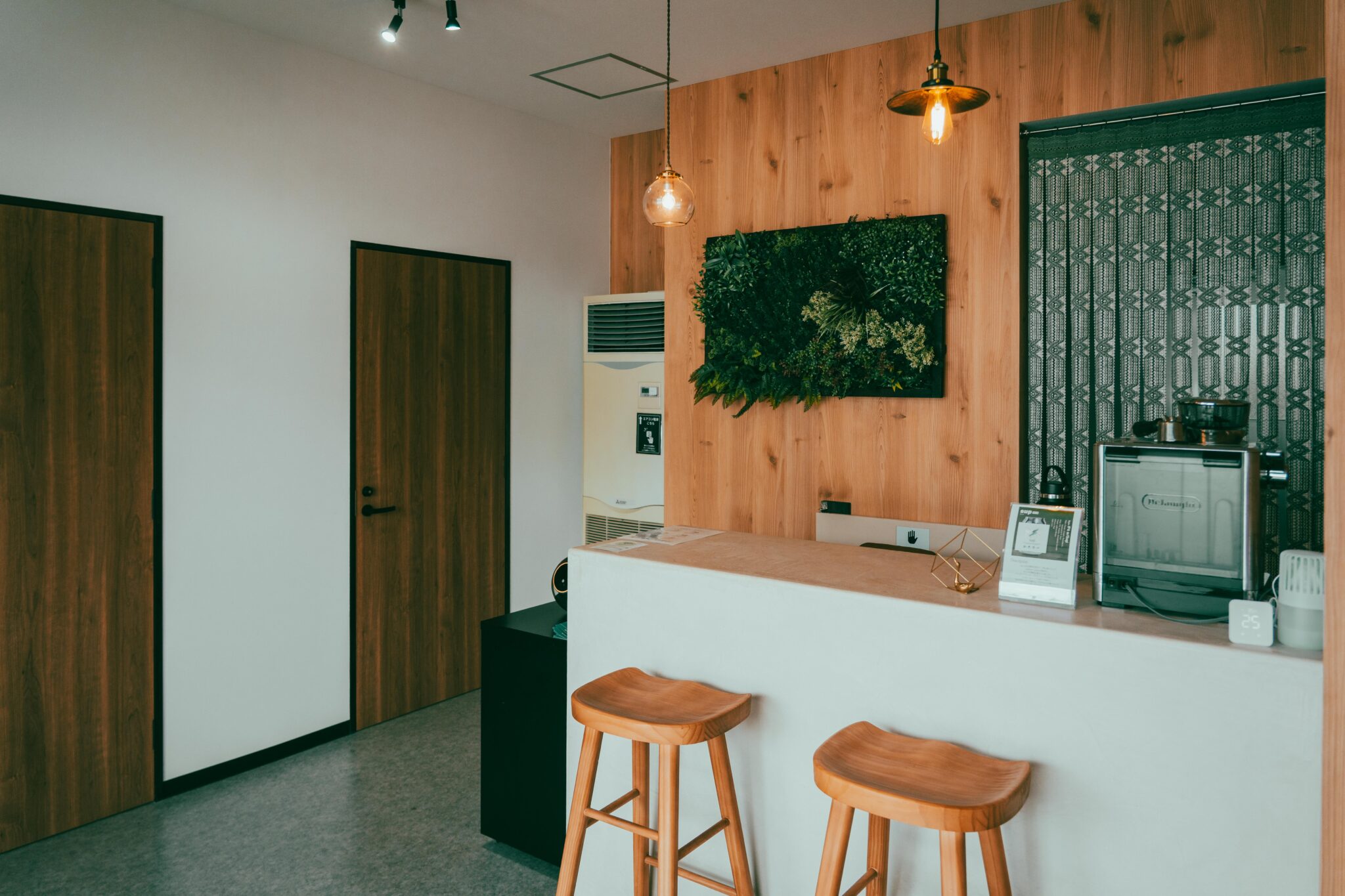 炎を囲み、未来を語り、心に火が灯る場所。南魚沼の薪ストーブ×コワーキング空間「MAKINO-BA」 - MUSUBI-BA南魚沼市事業創発拠点六日町駅中コワーキング